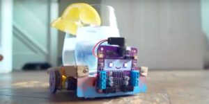 Maak 'm zelf: een met smartphone bestuurbare robot van karton ...