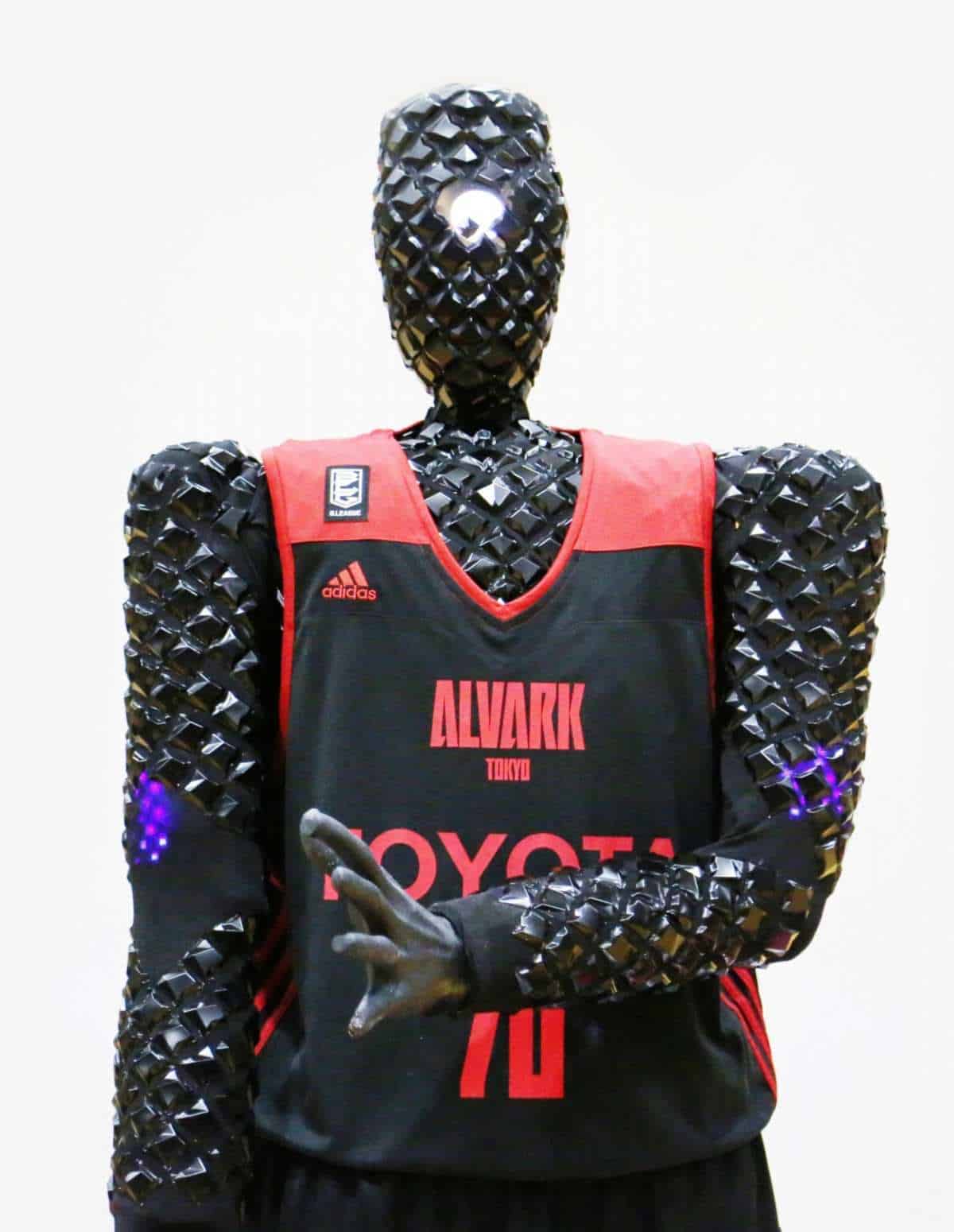 Deze basketballende robot gooit beter dan NBA sterspelers - GadgetsDaily