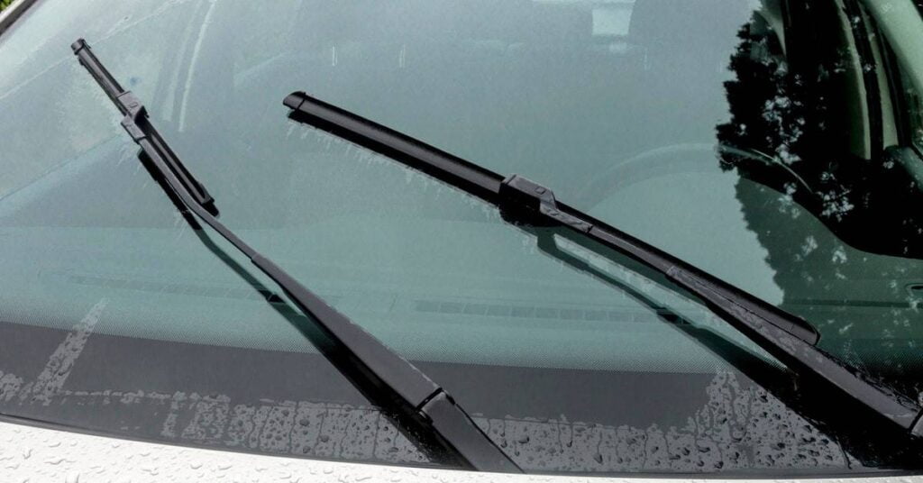 De ruitenwisser van deze auto doet iets heel bijzonders op muziek